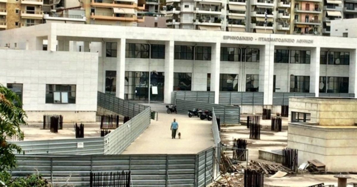 Λήξη συναγερμού για τις χειροβομβίδες στο Ειρηνοδικείο - CNN.gr