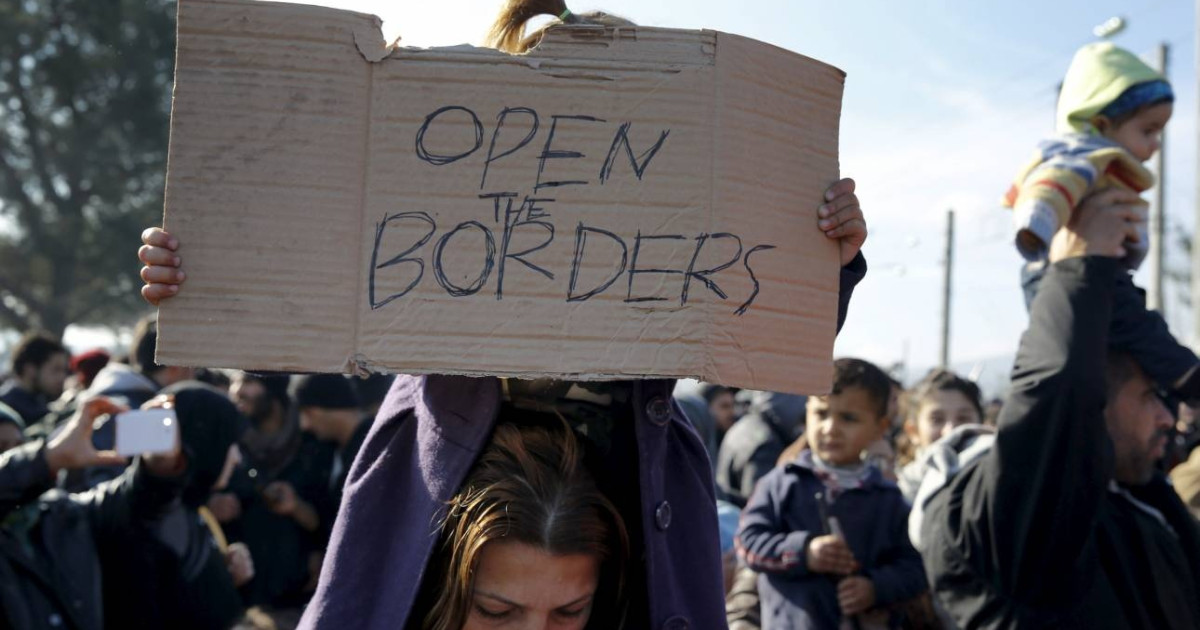 Ανθρώπινη αλυσίδα στην Ειδομένη - CNN.gr