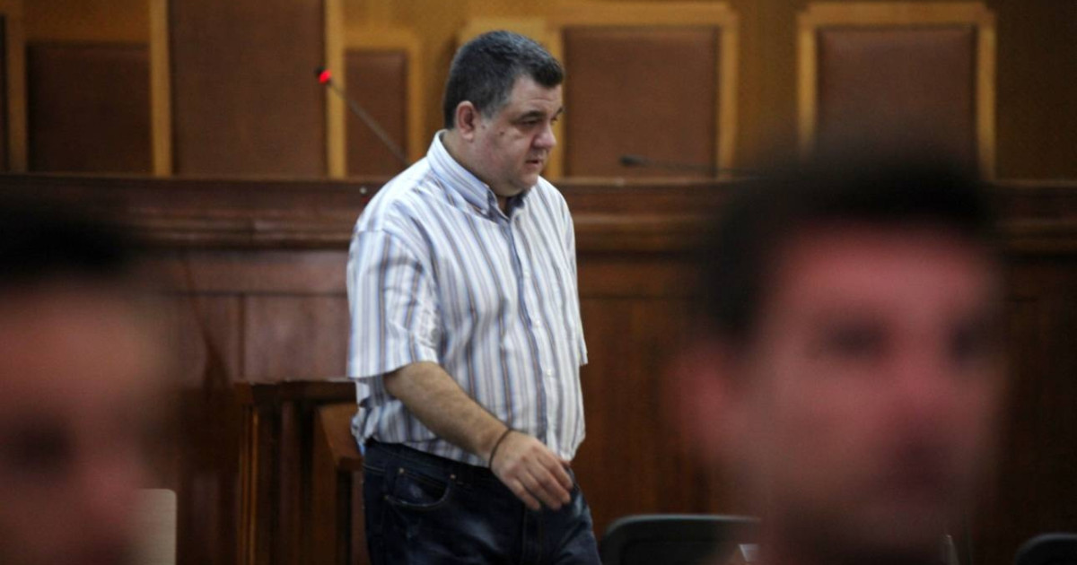 Στο εδώλιο ο Ρουπακιάς για τη δίκη της Χρυσής Αυγής - CNN.gr