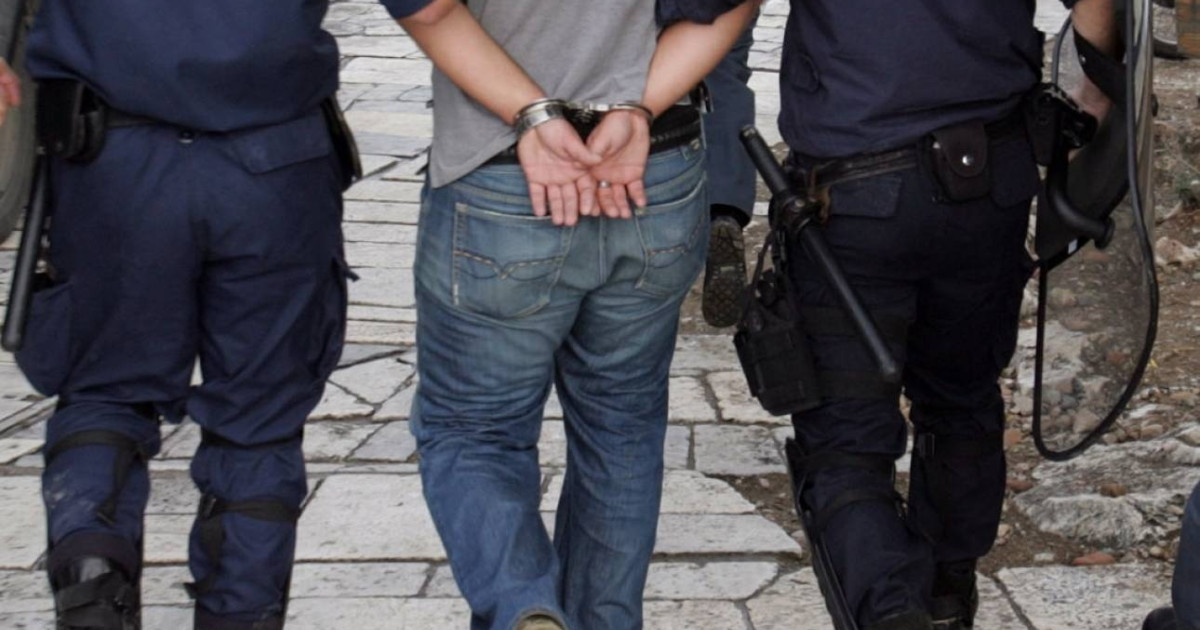 Για πορνογραφία ανηλίκων κατηγορείται ο Γερμανός που φωτογράφιζε ...