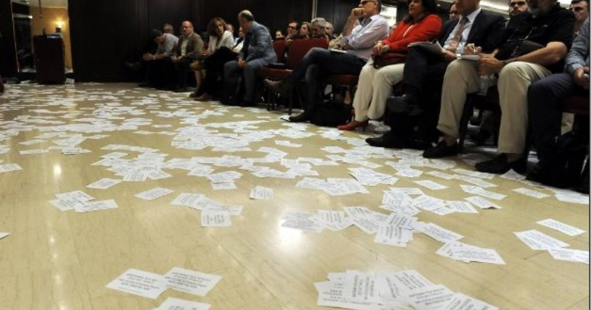 Η εισβολή του Ρουβίκωνα στην εκδήλωση του ΣΥΡΙΖΑ (pics) - CNN.gr