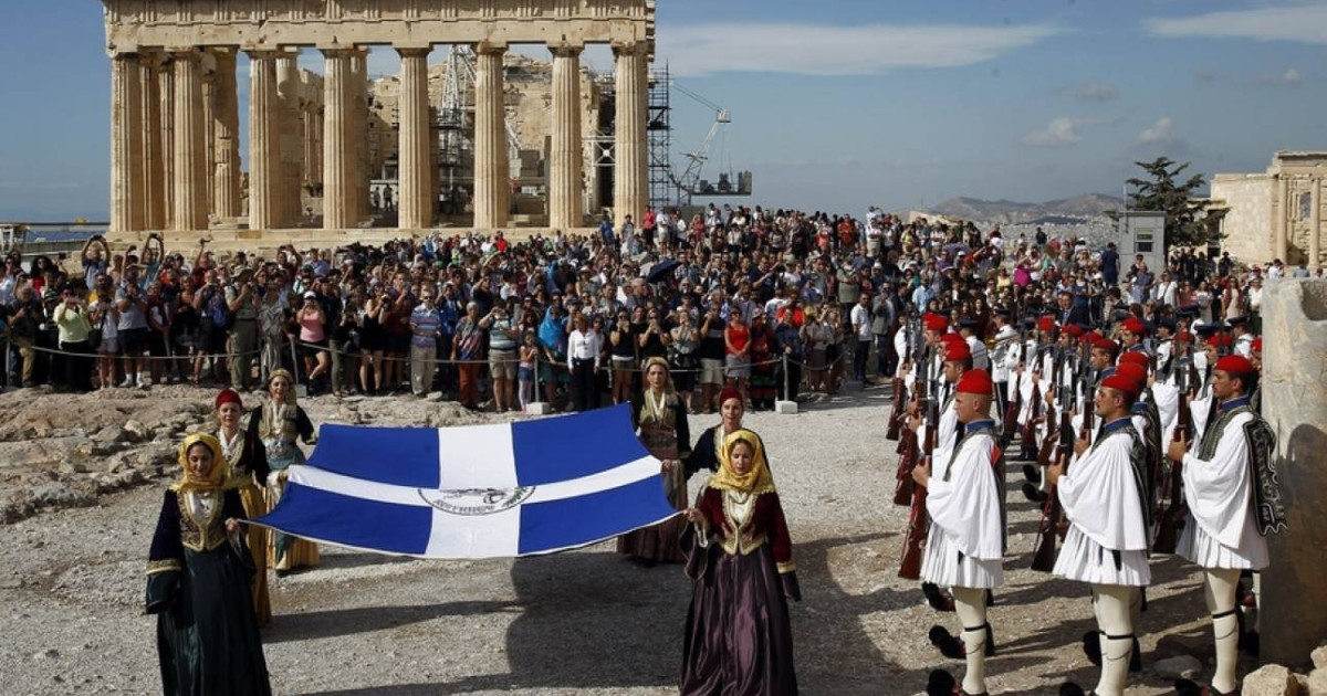 72η Eπέτειος Aπελευθέρωσης της Αθήνας: Η Προεδρική Φρουρά στην Ακρόπολη ...