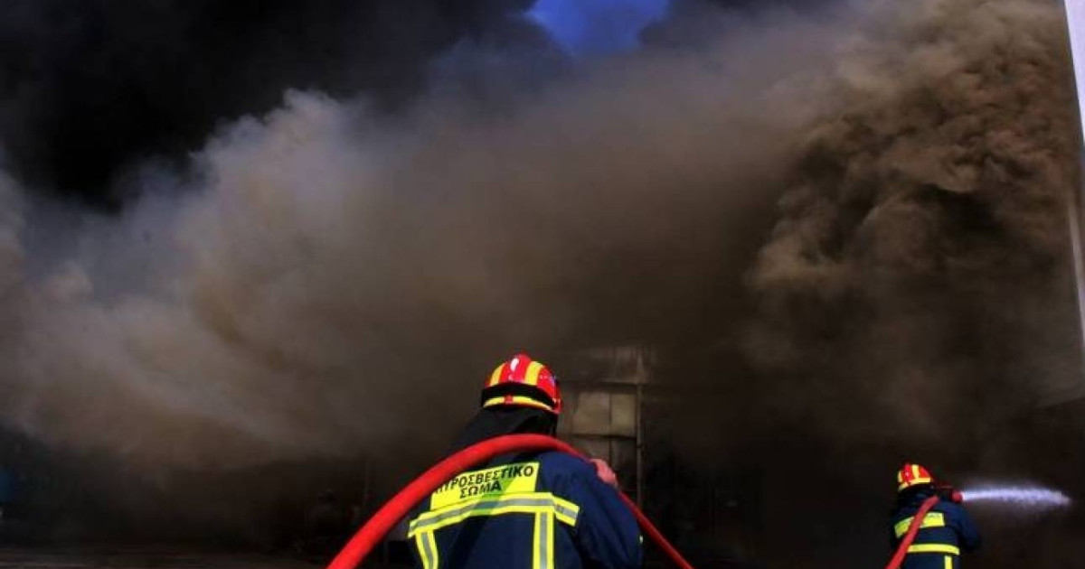 Πυρκαγιά σε εργοστάσιο στην παλαιά εθνική οδό Αθηνών - Θηβών - CNN.gr