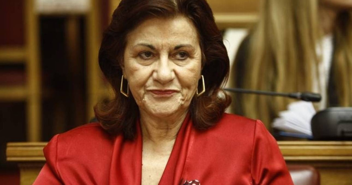 Με ένα ταψί... γεμιστά υποδέχτηκαν την Θεανώ Φωτίου (vids) - CNN.gr