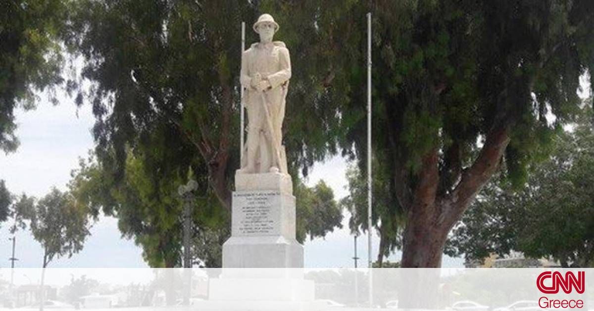 Έσπασαν μάρμαρα στο μνημείο Άγνωστου Στρατιώτη στο Ηράκλειο (pics) - CNN.gr
