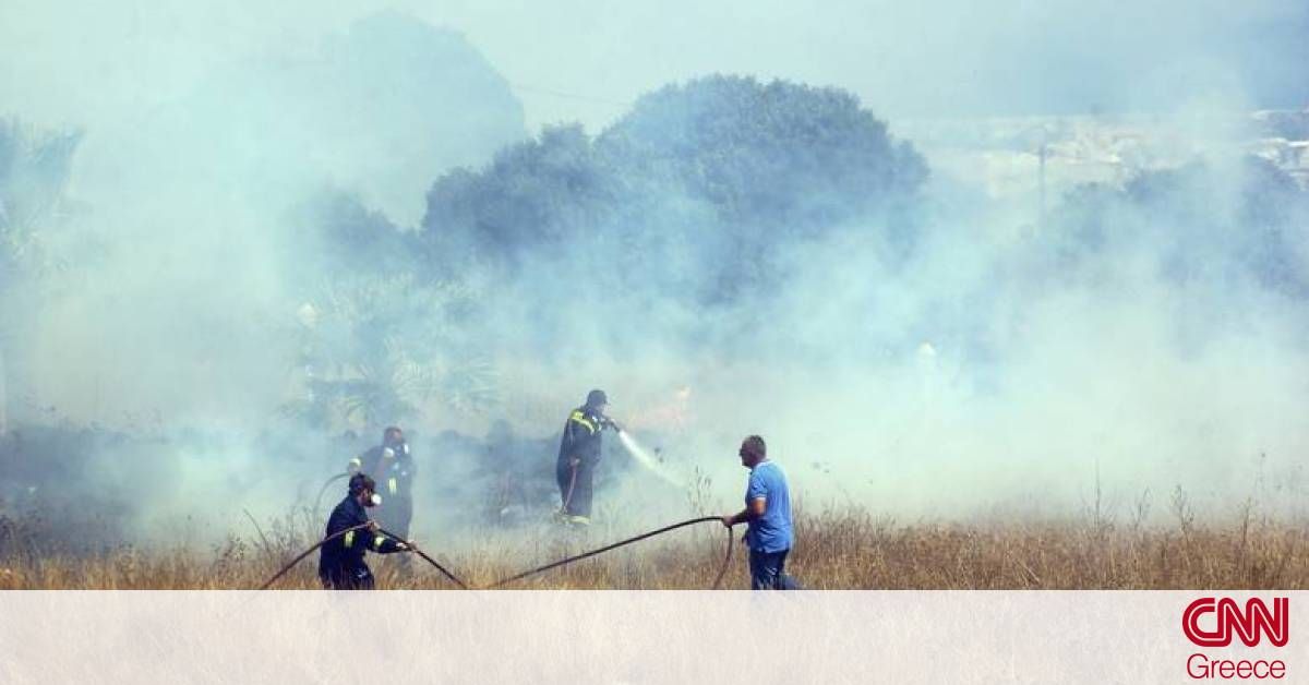 Πυρκαγιά στον Κουβαρά Αττικής - CNN.gr