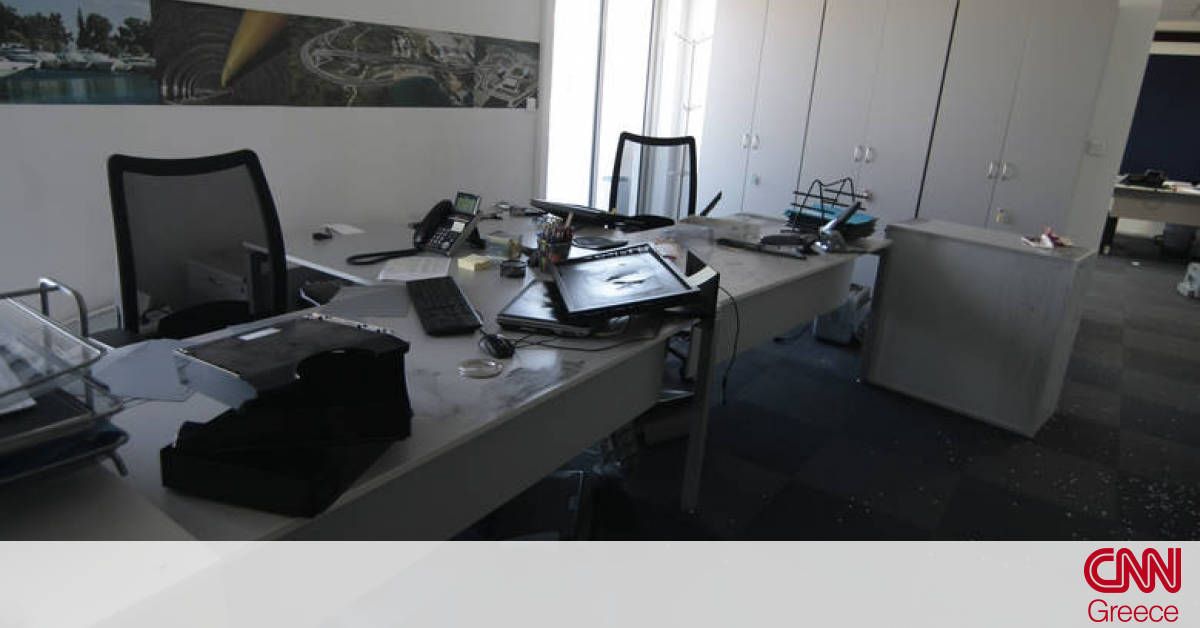 Επίθεση σε συμβολαιογραφικό γραφείο στα Εξάρχεια - CNN.gr