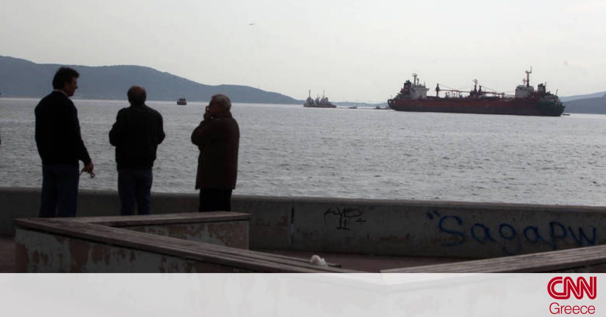 Ελευσίνα: Παρασύρθηκε πλοίο από τους θυελλώδεις ανέμους - CNN.gr