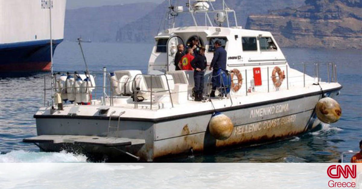 Φορτηγό πλοίο προσάραξε ανοιχτά της Σαντορίνης - CNN.gr