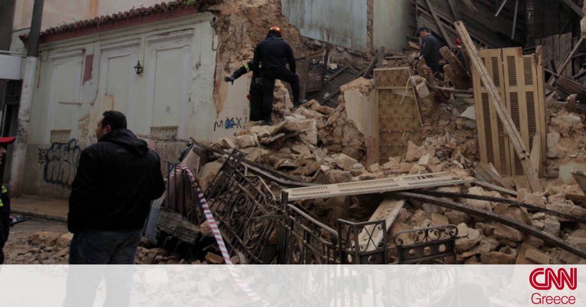 Μερική κατάρρευση κτηρίου στον Πειραιά - CNN.gr