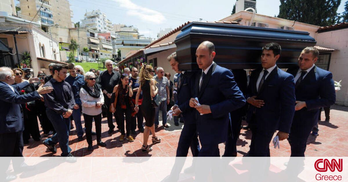 Κηδεία Κώστα Ευριπιώτη: Συγγενείς, φίλοι και συνάδελφοι στο τελευταίο ...