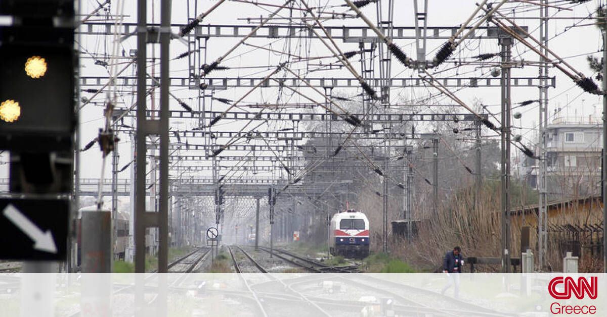 Πυρκαγιά στη σιδηροδρομική γραμμή της Θεσσαλονίκης - CNN.gr