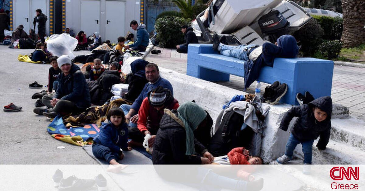 Αποστολή CNN Greece στη Μυτιλήνη: Σε αρματαγωγό οι νεοαφιχθέντες ...