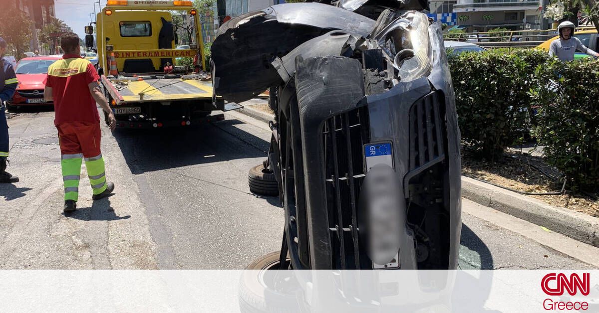 Τροχαίο ατύχημα στη Συγγρού – Εγκλωβισμένη μια γυναίκα - CNN.gr