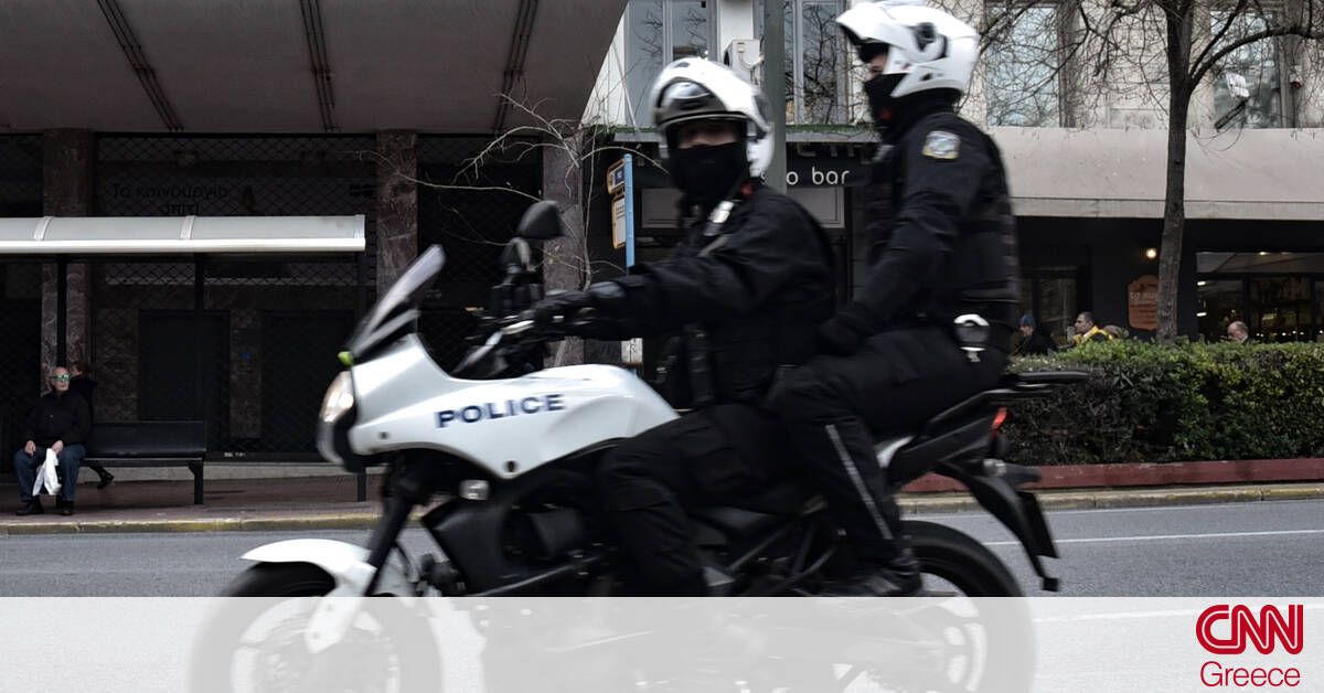 Παρέμβαση Ρουβίκωνα με τρικάκια στα εγκληματολογικά εργαστήρια - CNN.gr