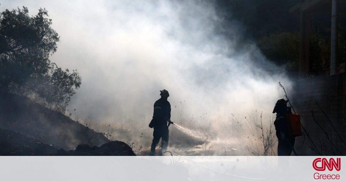 Φωτιά στα Καλύβια: Ολονύχτιος συναγερμός για αναζωπυρώσεις - Ειδική ...