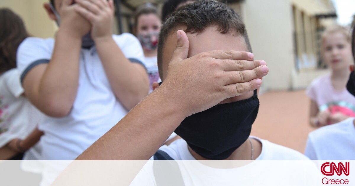 «Λάθος στη συρραφή»: Γιατί ήταν μεγάλες οι μάσκες που δόθηκαν σε ...