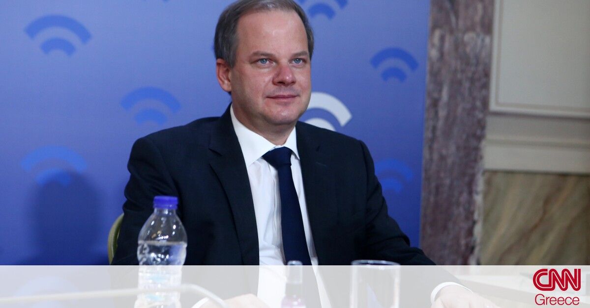Παρέμβαση του Ρουβίκωνα στο γραφείο του Καραμανλή - CNN.gr