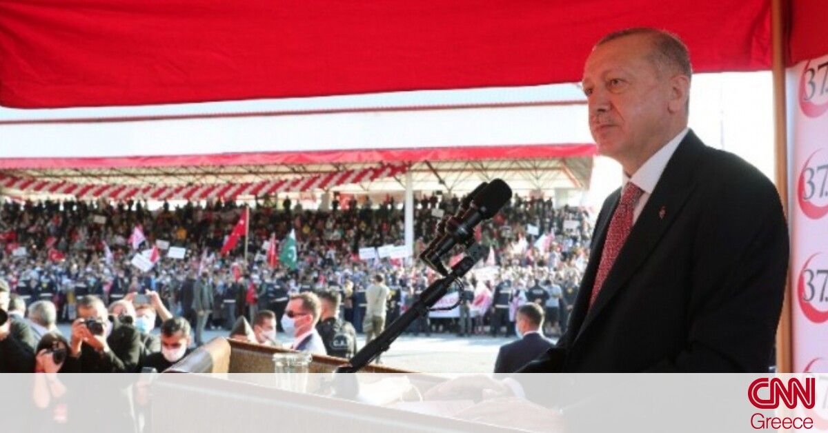 Υπό καταρρακτώδη βροχή η επίσκεψη Ερντογάν στα Βαρώσια - CNN.gr
