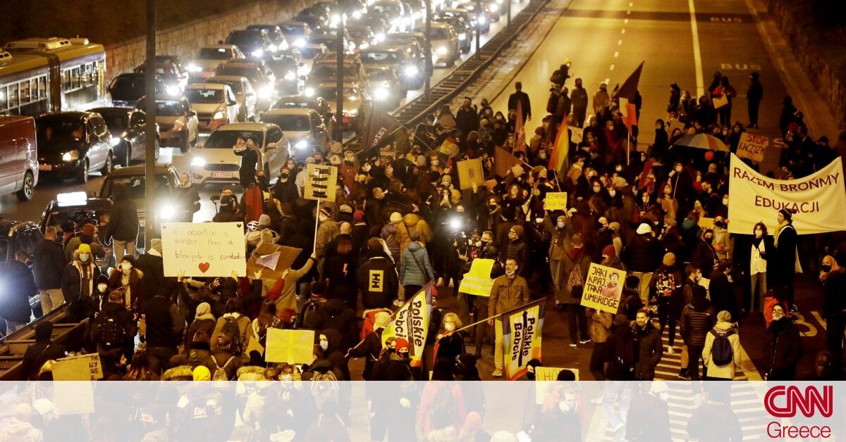 Πολωνία: Είκοσι συλλήψεις μετά από διαδήλωση κατά του νόμου για τις ...