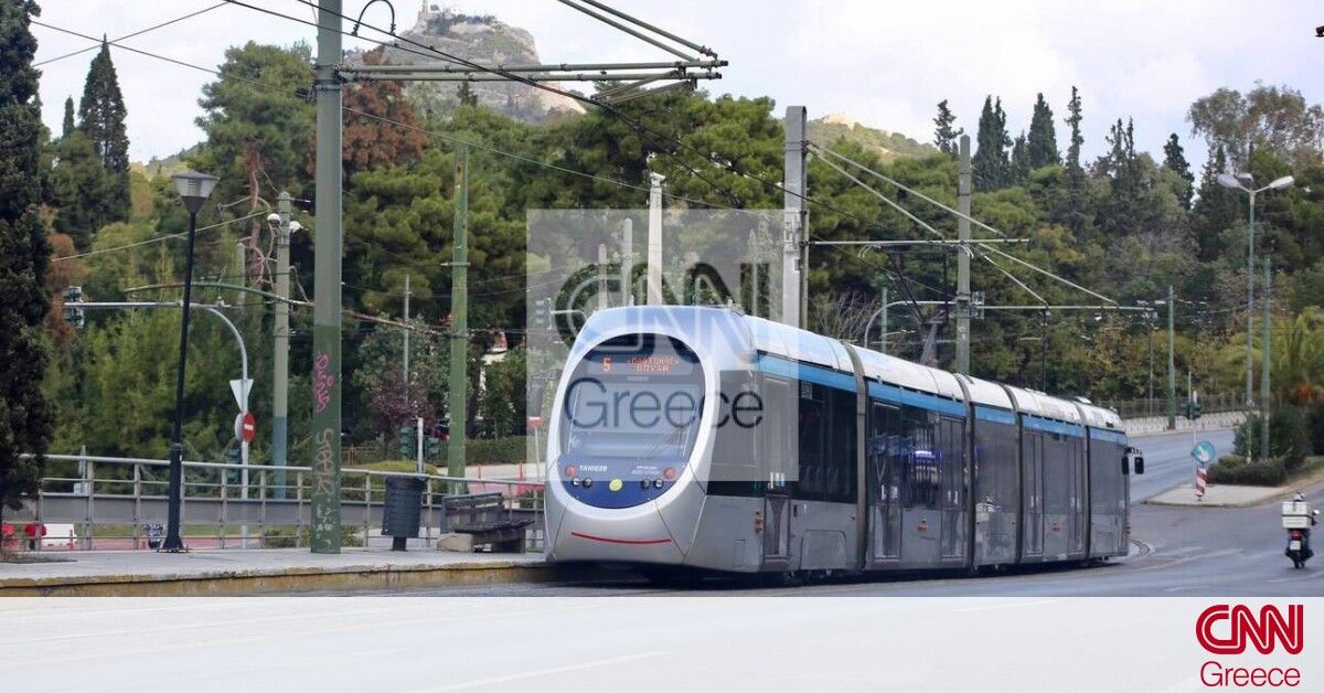 Επέστρεψε το τραμ στο Σύνταγμα μετά από δύο χρόνια - CNN.gr