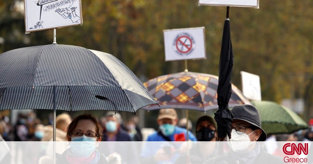 Κορωνοϊός - Ισπανία: Γατροί και νοσηλευτές διαδηλώνουν κατά των ...