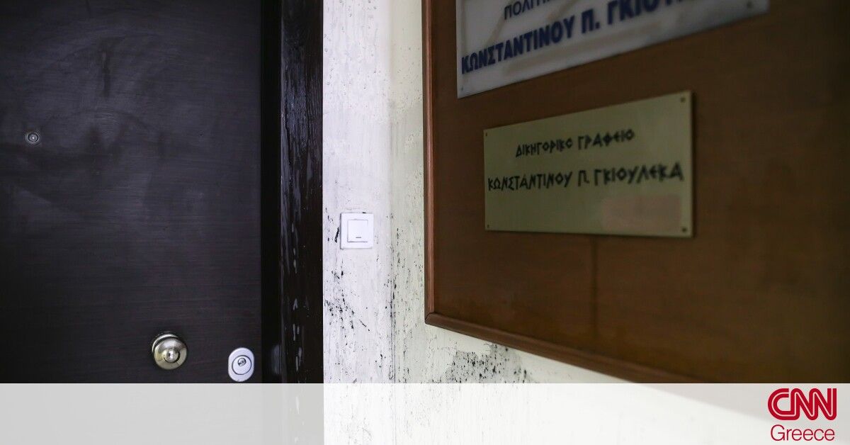 Θεσσαλονίκη: Πέταξαν μπογιές και τρικάκια στο γραφείο του Γκιουλέκα ...