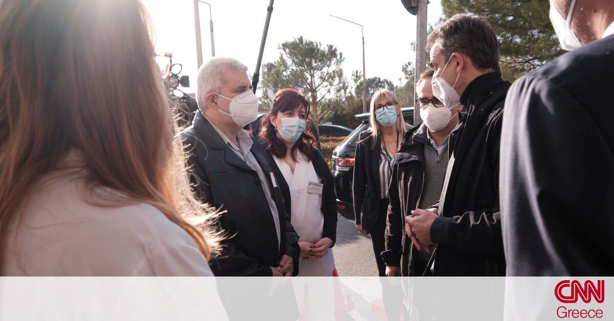Μητσοτάκης σε υγειονομικούς: Πρώτα από απ' όλα να εμβολιαστείτε εσείς ...