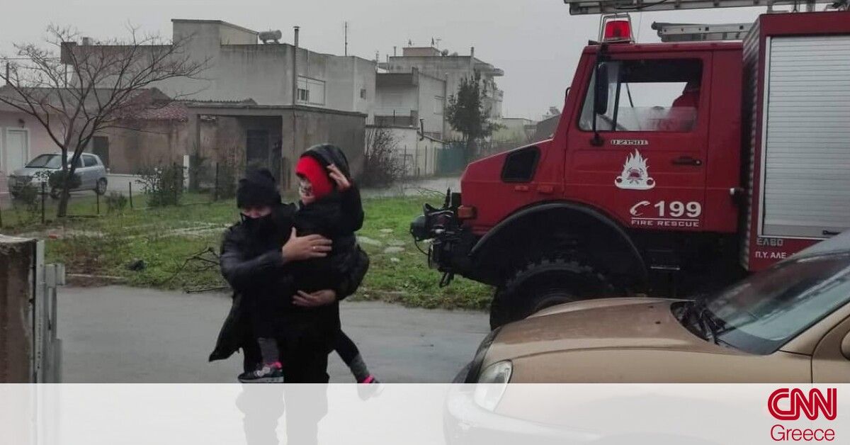 Αλεξανδρούπολη: Νεκρός πυροσβέστης σε επιχείρηση απεγκλωβισμού μαθητών ...