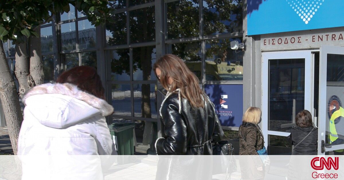 Θεσσαλονίκη: Ξεκίνησαν οι εμβολιασμοί στο μεγαλύτερο εμβολιαστικό ...