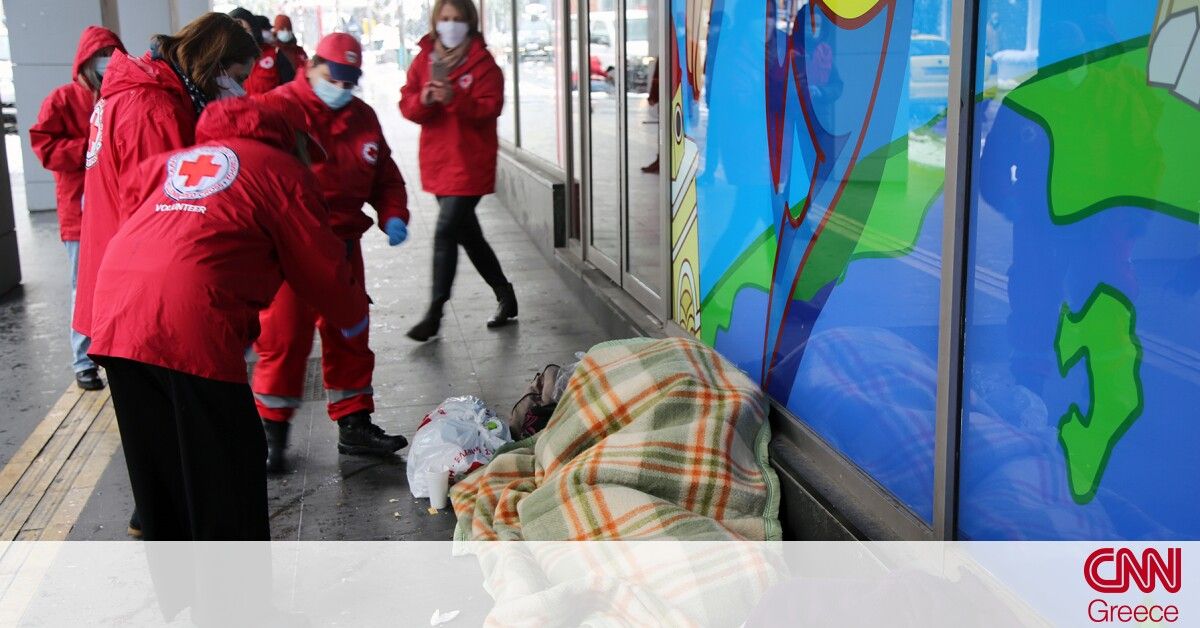Ελληνικός Ερυθρός Σταυρός. Στο πλευρό των αστέγων στη χιονισμένη Αθήνα ...