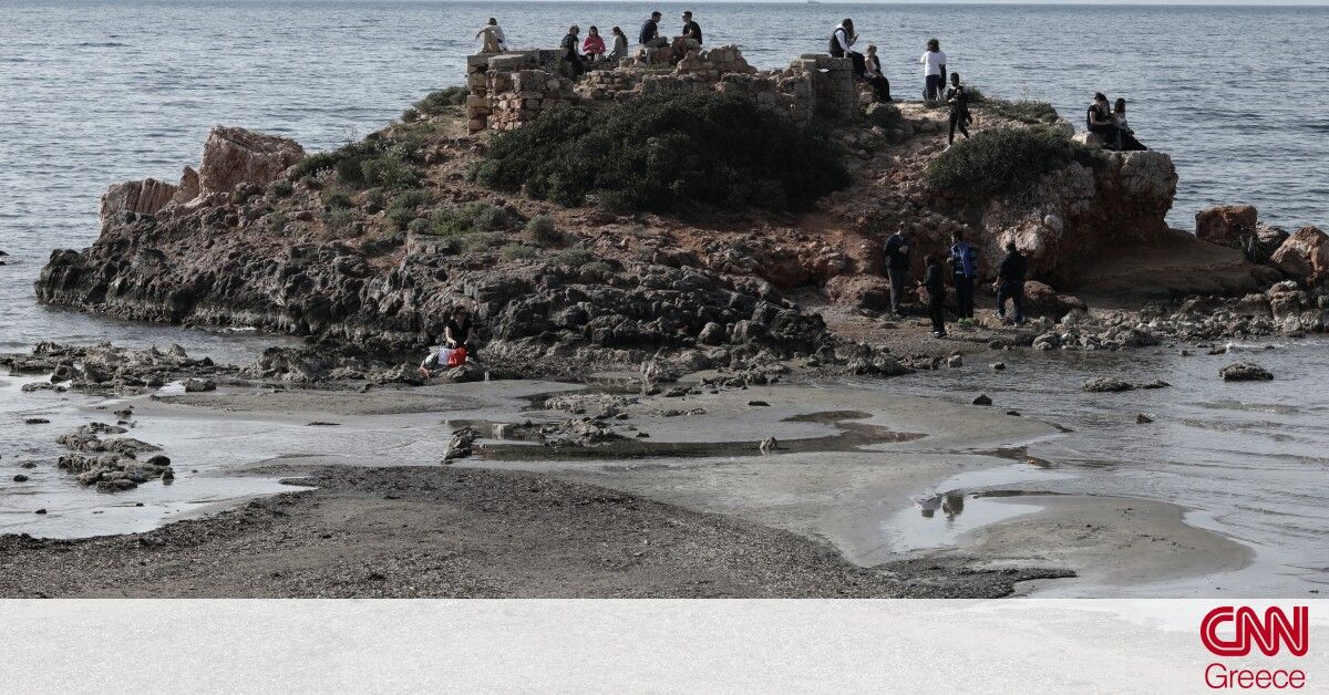 Καβούρι: Υποχώρησε η θάλασσα και αποκάλυψε εξωτικό τοπίο - CNN.gr