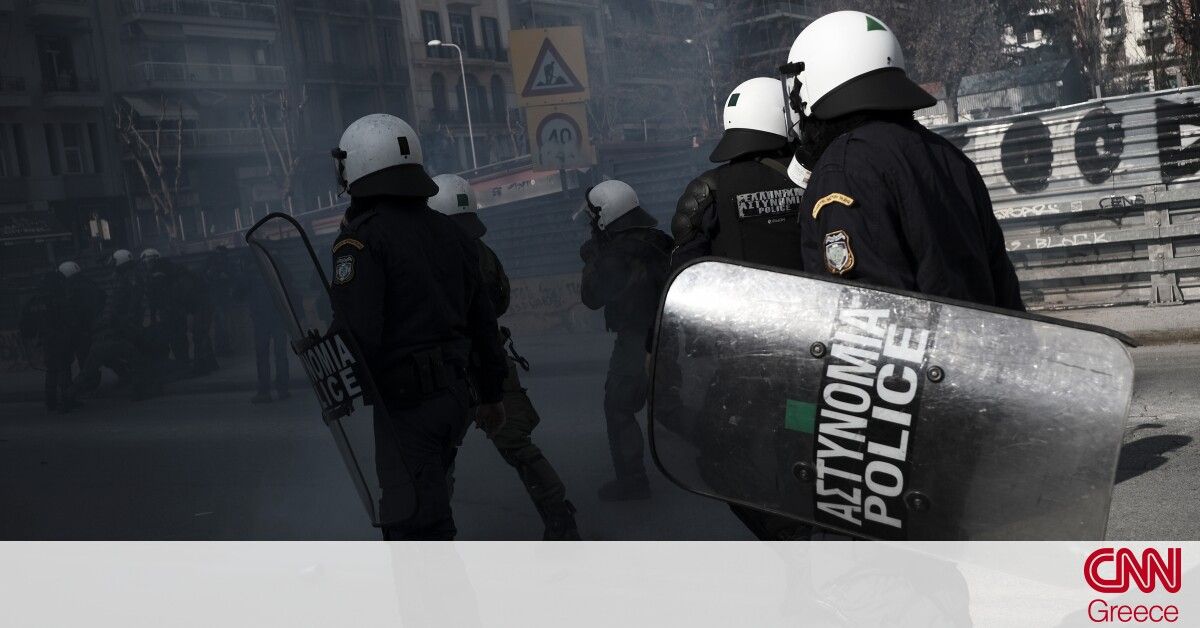 Θεσσαλονίκη: Επεισόδια στην πορεία για το ΑΠΘ - Χημικά και μολότοφ - CNN.gr
