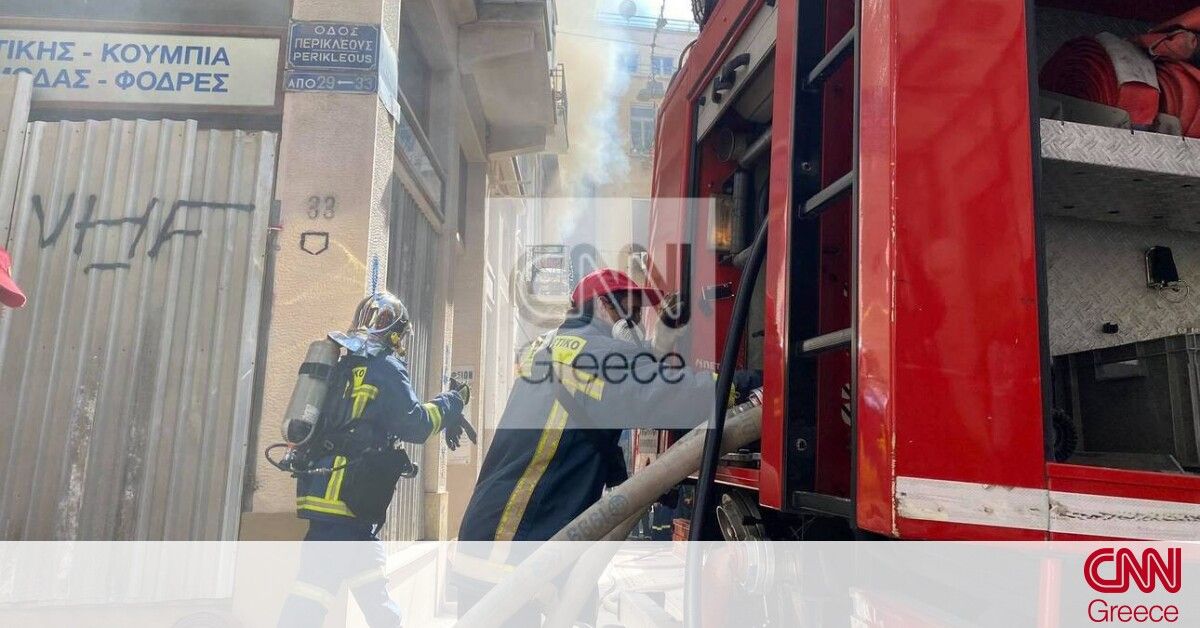 Φωτιά σε κτήριο στο κέντρο της Αθήνας - CNN.gr