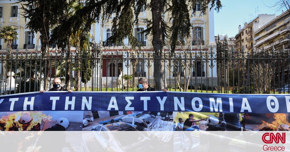 Διαμαρτυρία αστυνομικών στη Θεσσαλονίκη - CNN.gr