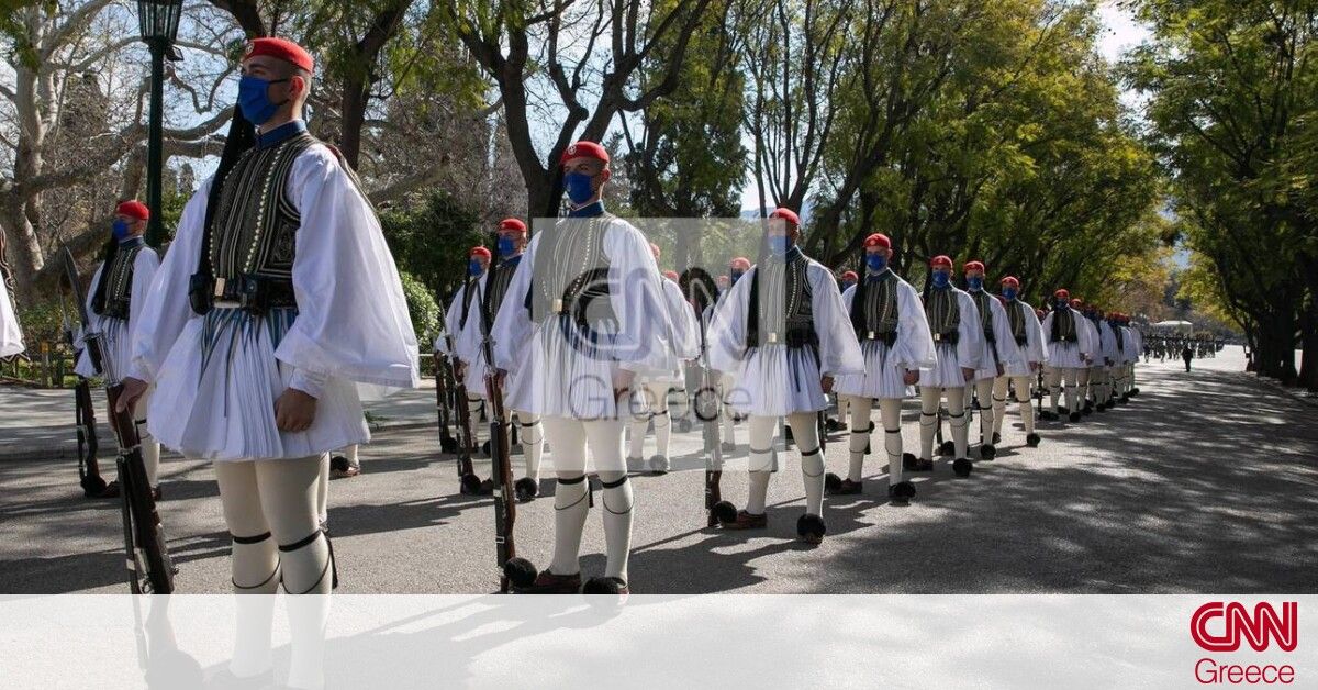 Εντυπωσιακές εικόνες από τη στρατιωτική παρέλαση για τα 200 χρόνια από ...