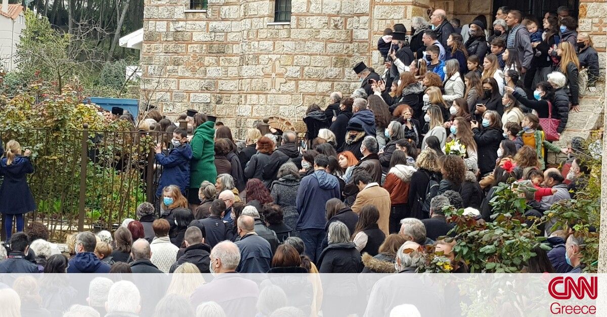 Κορωνοϊός: Απίστευτος συνωστισμός σε κηδεία Αρχιμανδρίτη - CNN.gr