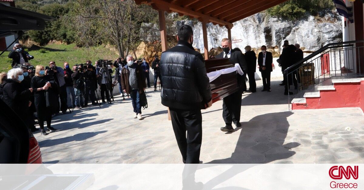 Γιώργος Καραϊβάζ: Σε κλίμα οδύνης η κηδεία του δημοσιογράφου - CNN.gr