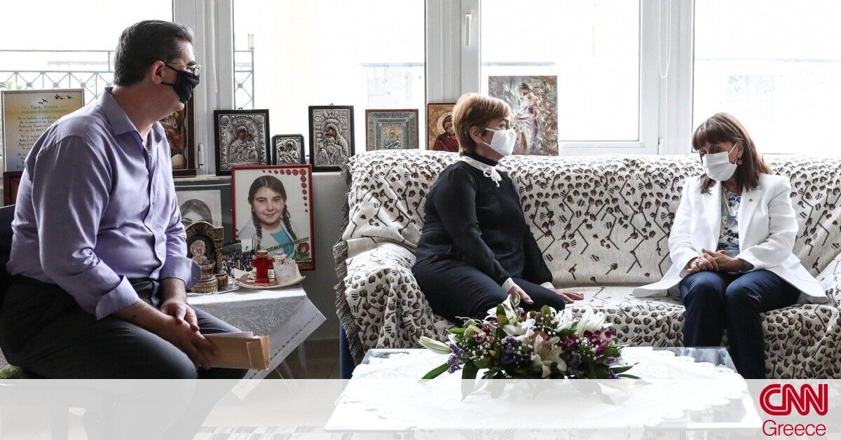 Τους γονείς της Ελένης Τοπαλούδη επισκέφτηκε η Σακελλαροπούλου - Η ...