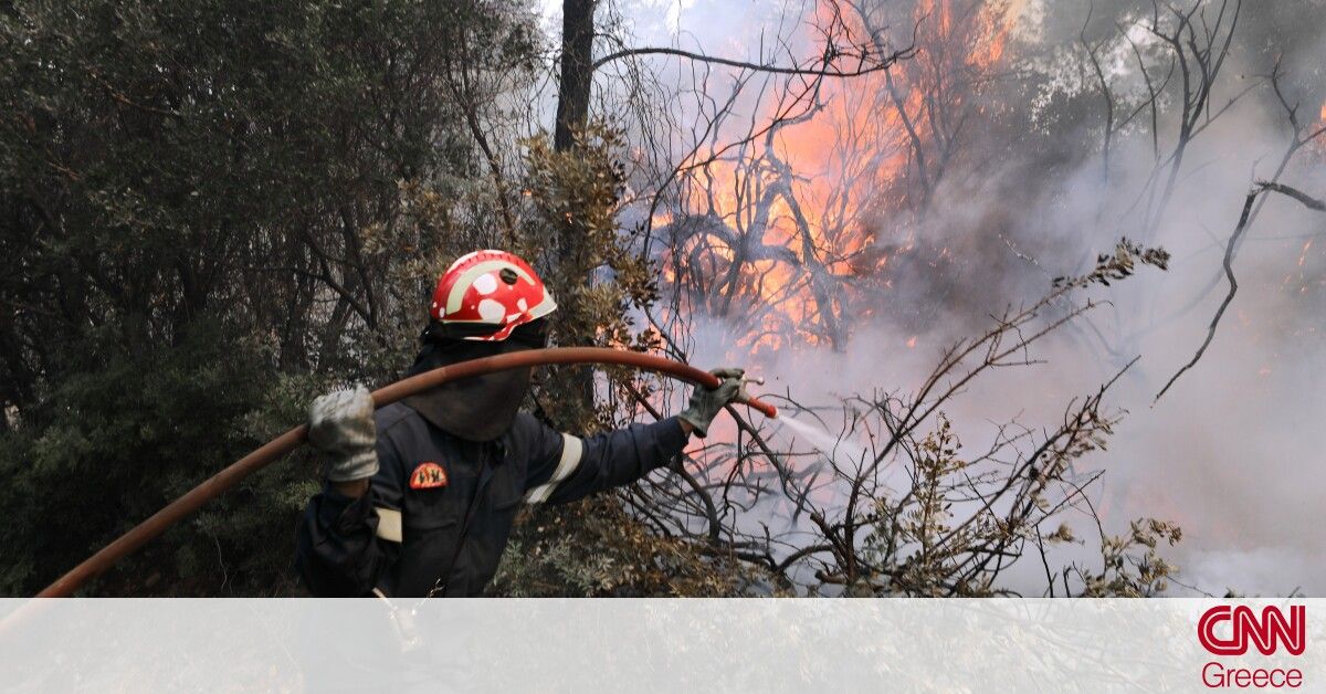 Φωτιά στην Αμφιλοχία: Καίει σε δασική έκταση στον Προφήτη Ηλία - CNN.gr