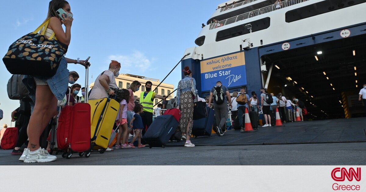 Το αδιαχώρητο στα λιμάνια του Πειραιά και της Θεσσαλονίκης - CNN.gr