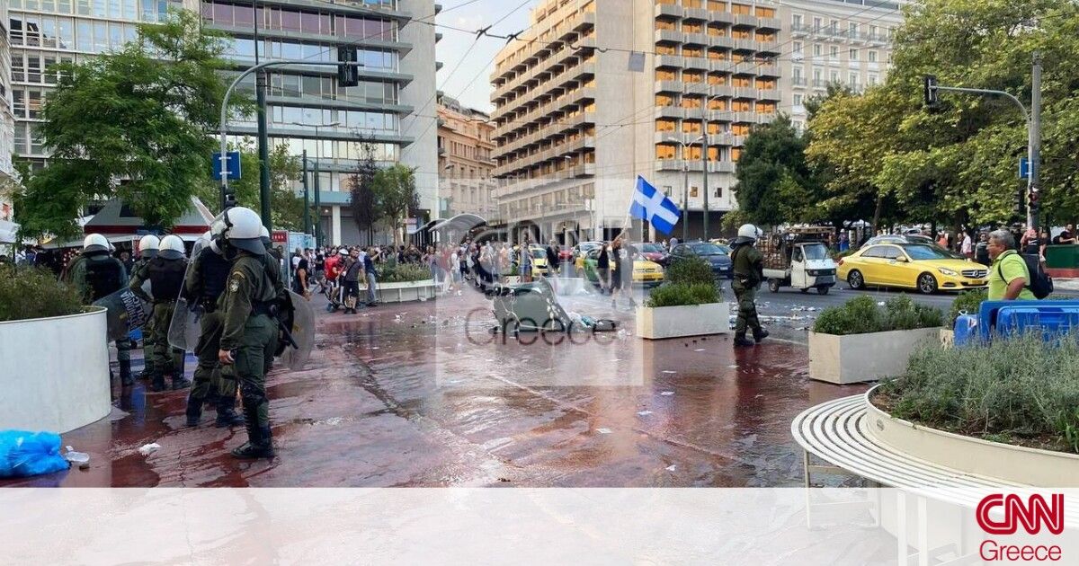 Επεισόδια στη νέα συγκέντρωση αντιεμβολιαστών με χρυσαυγίτες στο ...