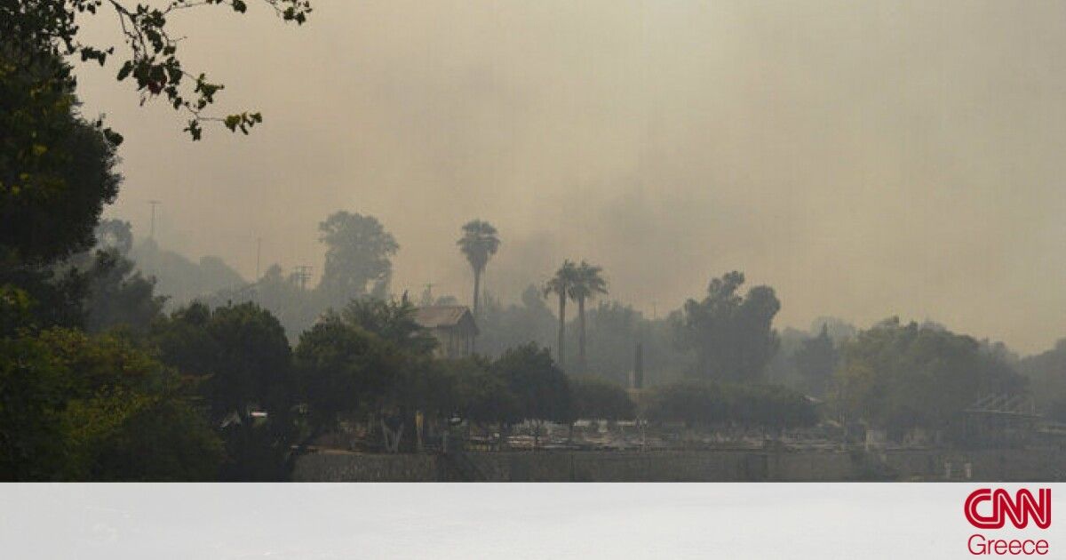 Φωτιά στην Αχαΐα: Κάηκαν πάνω από 20 σπίτια στη Ζήρια - Εκκενώθηκαν ...