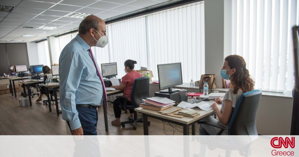 e-EΦΚΑ: Ο Χατζηδάκης στη νέα δομή ταχείας απονομής συντάξεων - CNN.gr