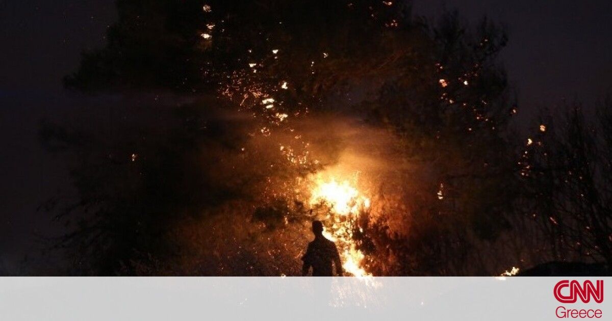 Φωτιά Εύβοια: Καίγονται σπίτια στην Κεράμεια - Νέα εκκένωση διά ...