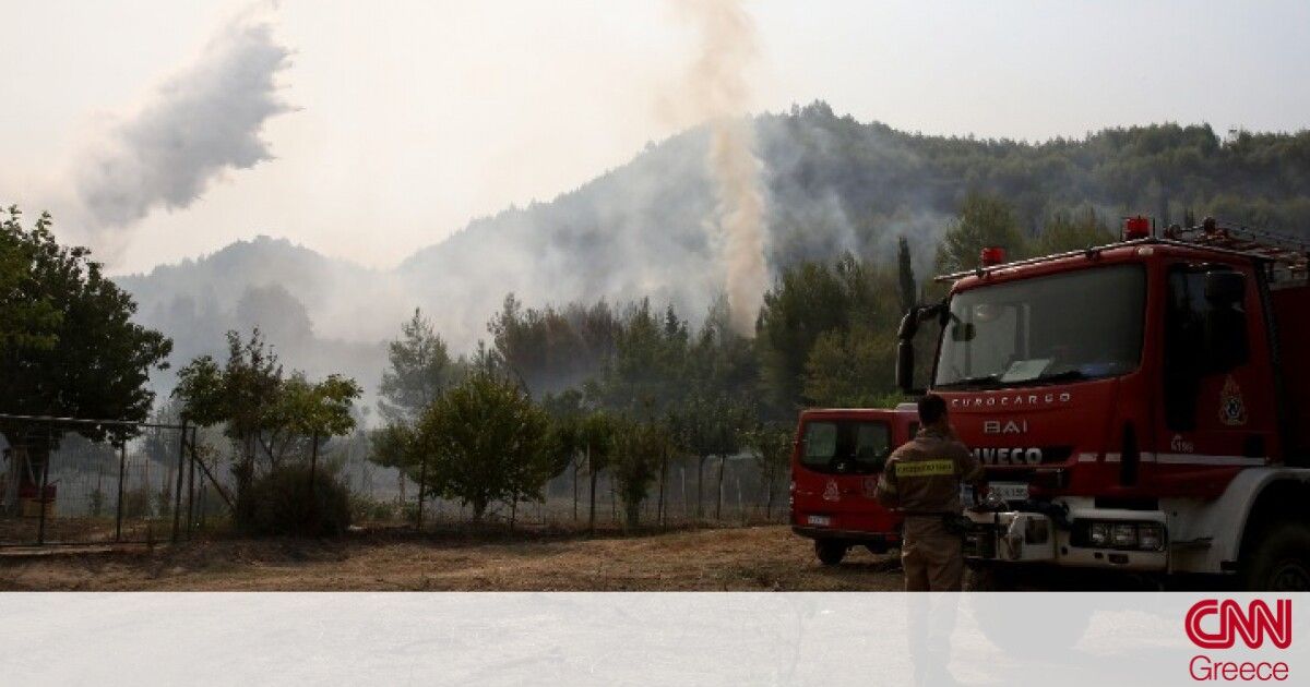 Μεγάλη αναζωπύρωση της φωτιάς στη Βαρυμπόμπη - Νέο μήνυμα από το 112 ...