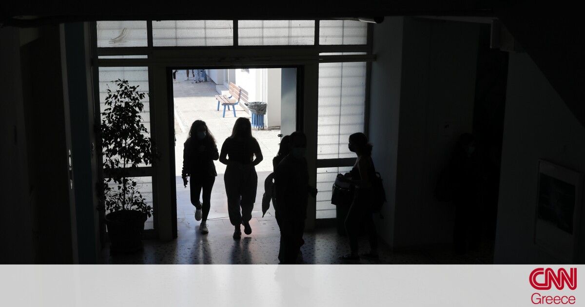 Μανωλόπουλος: Δεν θα έπρεπε ανεμβολίαστοι καθηγητές να μπαίνουν στις ...
