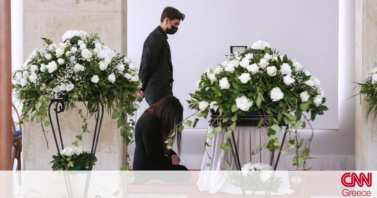 Άκης Τσοχατζόπουλος: Το τελευταίο αντίο από συγγενείς και φίλους στο Α ...