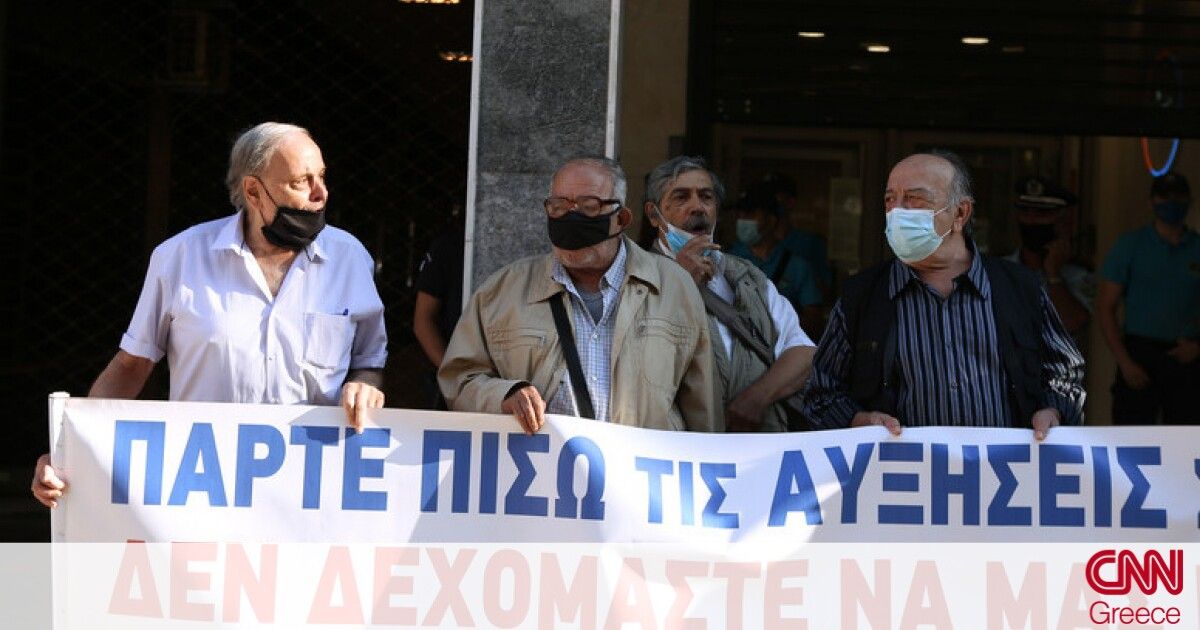 Παράσταση διαμαρτυρίας του ΠΑΜΕ στη ΔΕΗ για τις αυξήσεις στο ρεύμα - CNN.gr