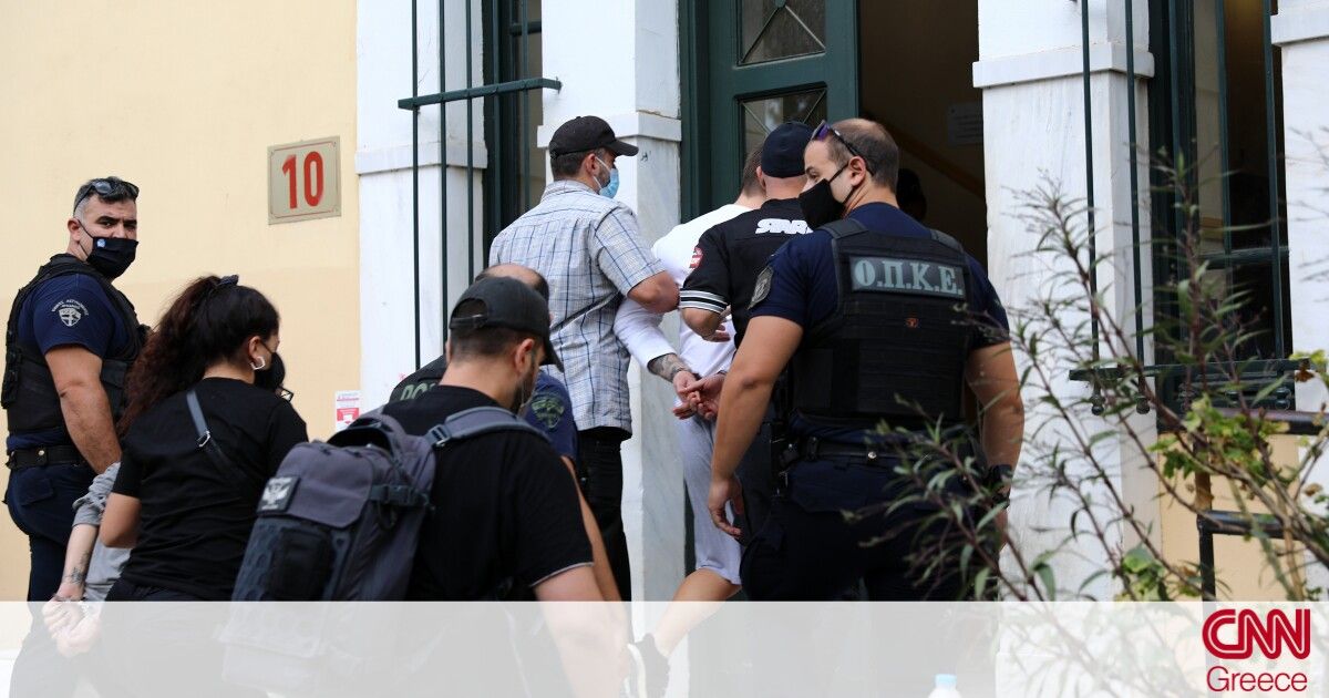Ληστεία στη Μητροπόλεως: Ποινική δίωξη στους συλληφθέντες - Ένταλμα ...